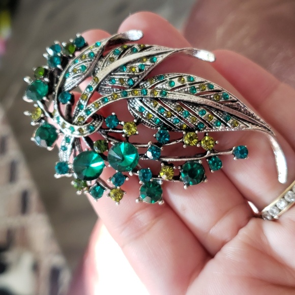 Jewelry | Emerald Green Crystals Brooch Pin | Poshmark